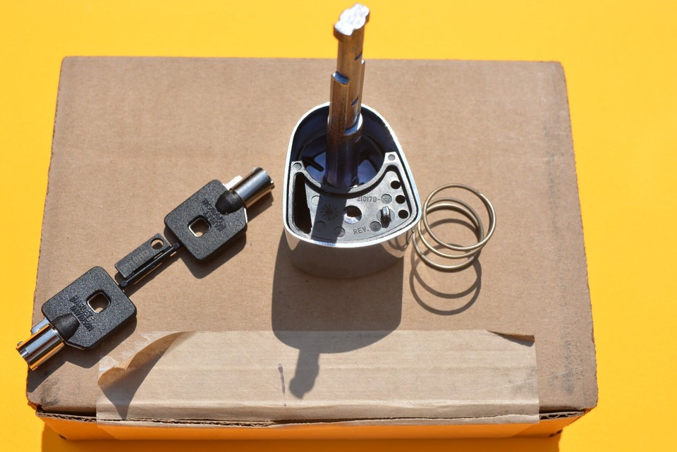 HARLEY DAVIDSON NEW OEM Touring Ignition Switch Knob with 2 keys 71532 ...