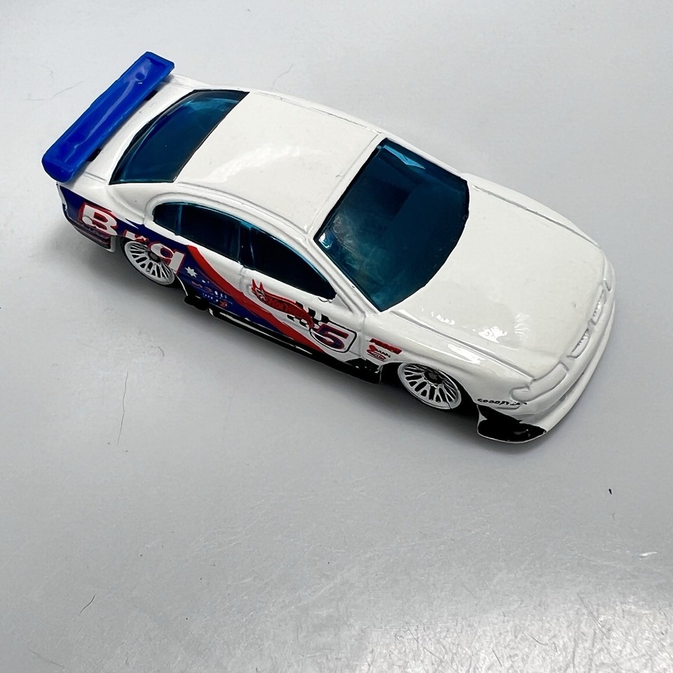 Hot Wheels 2001 Victory Lane Holden SS Commodore White Clean | eBay ...