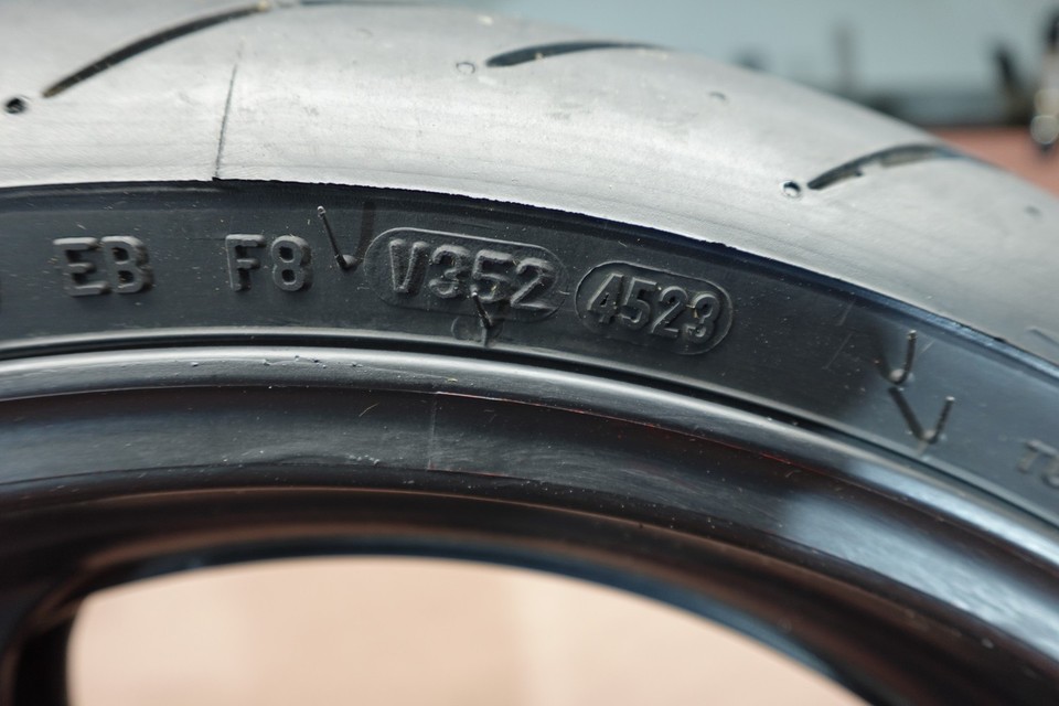 2003-2005 YAMAHA YZF R6 YZFR6 R6S Front PIRELLI Tire Rim Wheel 120/70 ...