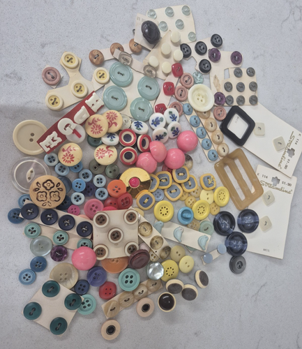 Vintage & Modern Mixed Lot of 100 Buttons Some on Cards Multi Colors ...