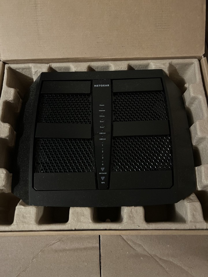 NETGEAR Nighthawk R8000 AC3200 Tri-Band Gigabit Wi-Fi Router - ‎Black ...