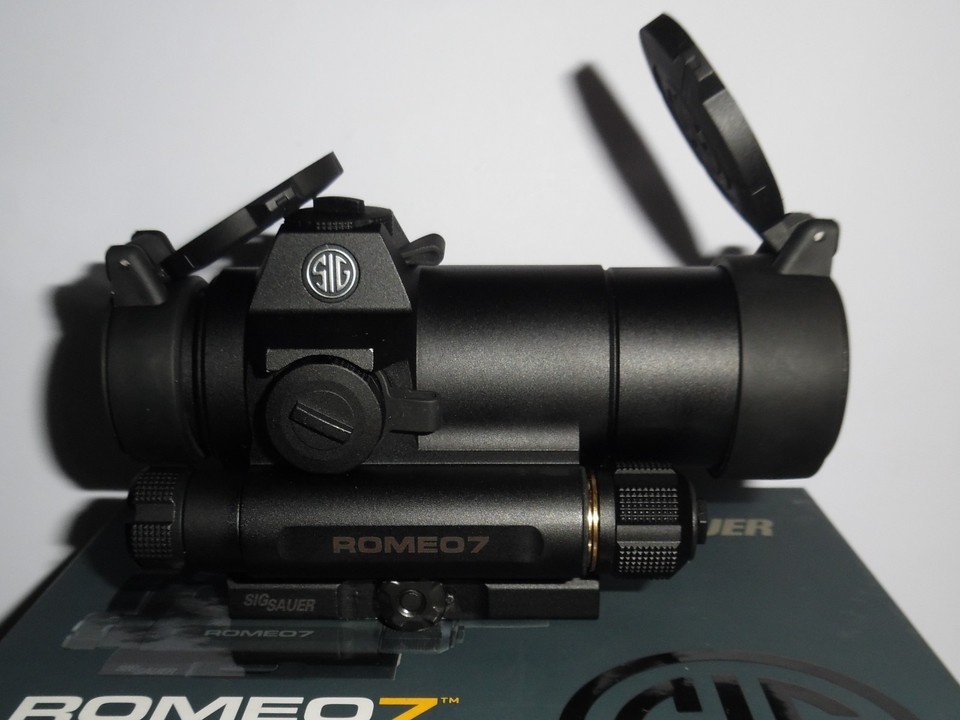 SIG SAUER ROMEO 7 1 x 30 RED DOT SIGHT WITH QUICK RELEASE MOUNT. WITH ...