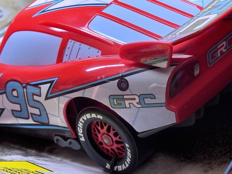 / Pixar Cars Global Racers Cup Drift & Race Lightning McQueen Action ...