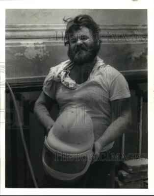 1986 Press Photo Sandblasting worker Henry Teal at St. Louis III ...