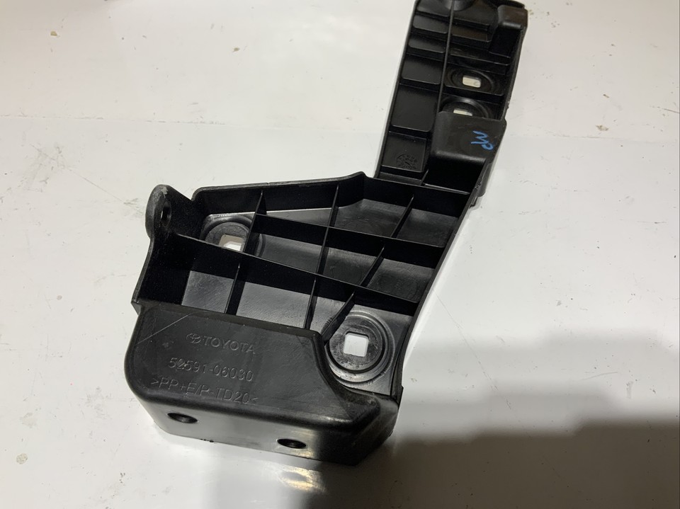 2018-2024 Toyota Camry Right Rear Bumper Side Seal 52591-06030 RH OEM ...