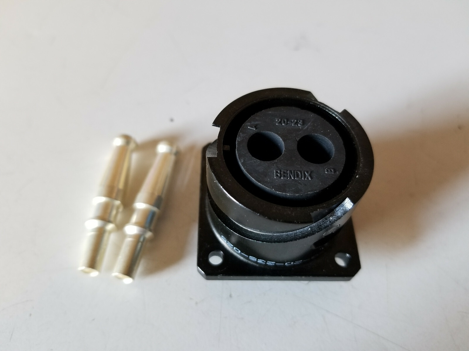 New Amphenol 2P Female Circular Receptacle with Contacts, GTC030-20-23S ...