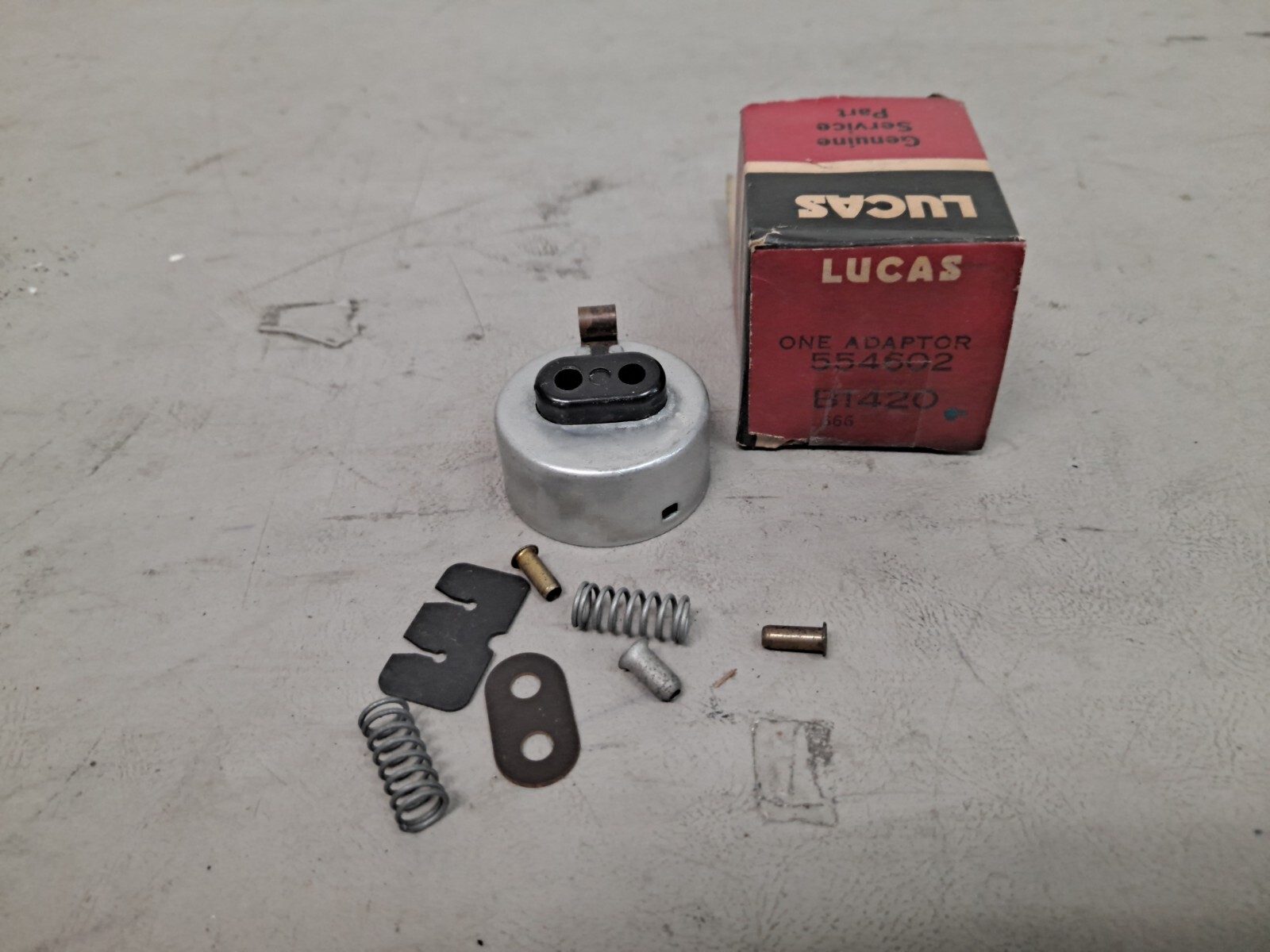 NOS Lucas ORIGINAL Headlight Bulb Socket 554602 230406 | eBay