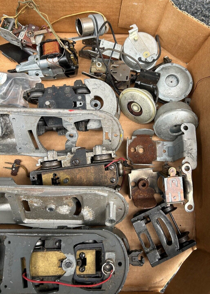 Postwar Lionel O Gauge Engine Locomotive Mixed Parts Chassis/Horns ...