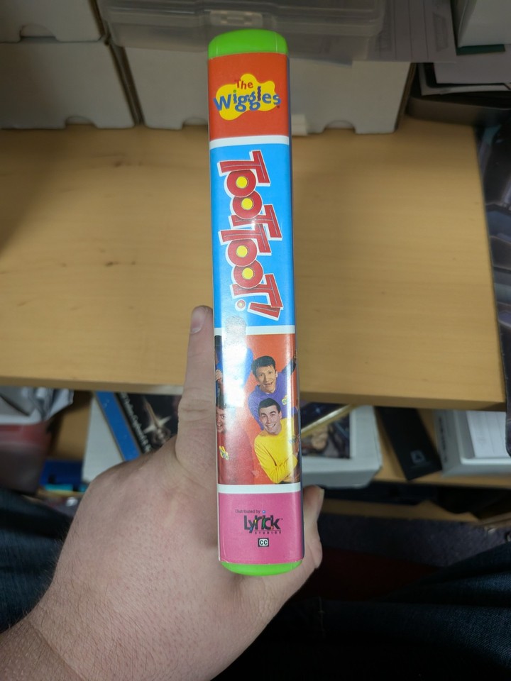 THE WIGGLES: TOOT TOOT VHS VIDEO MOVIE, ORIGINAL CAST, 18 SONGS, GREG ...