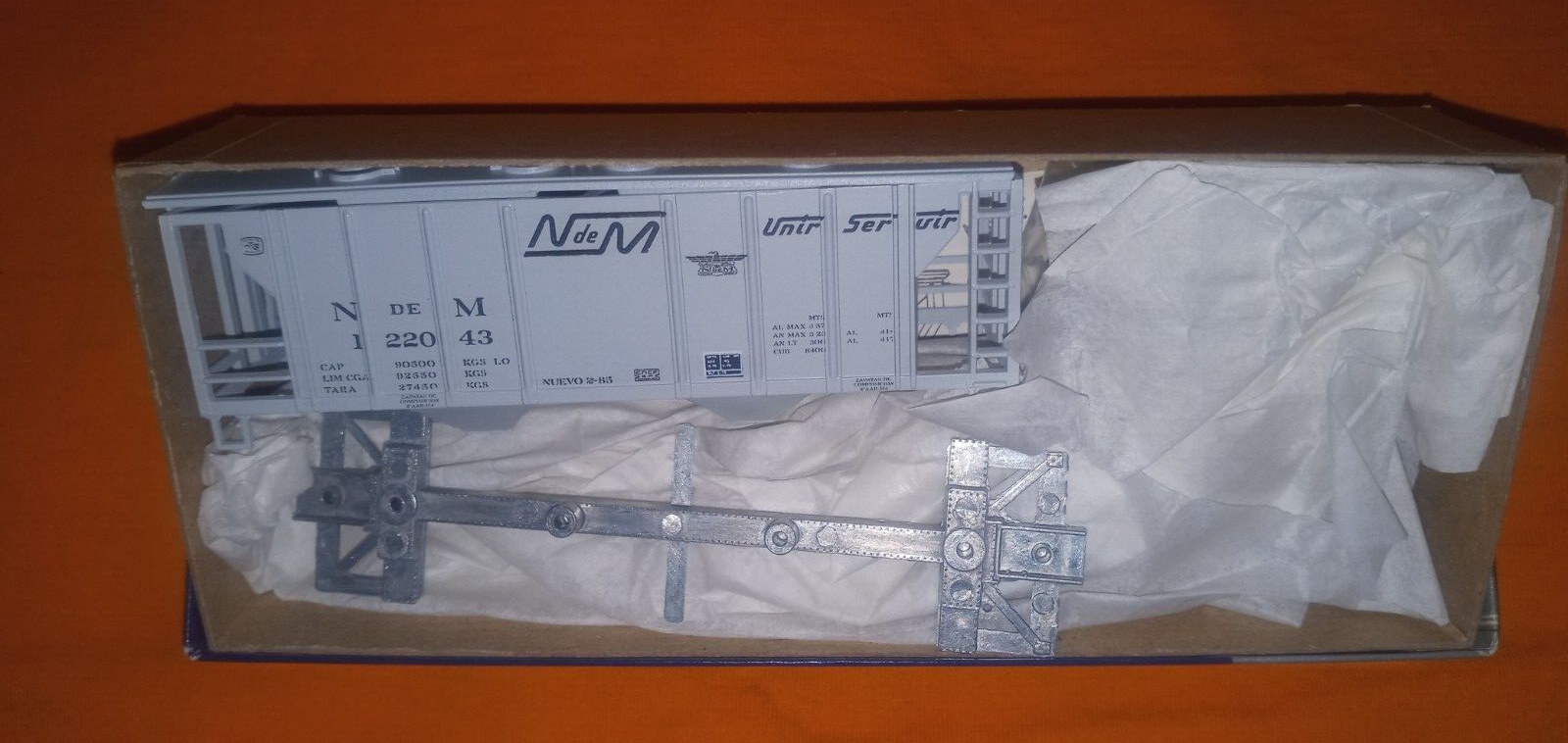 HO Scale Roundhouse BevBel 35' 2-bay NdeM covered hopper kit # 122043 N ...