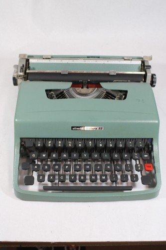 Olivetti Lettera 32 typewriter RECENTLY SERVICED with case RECENTLY ...