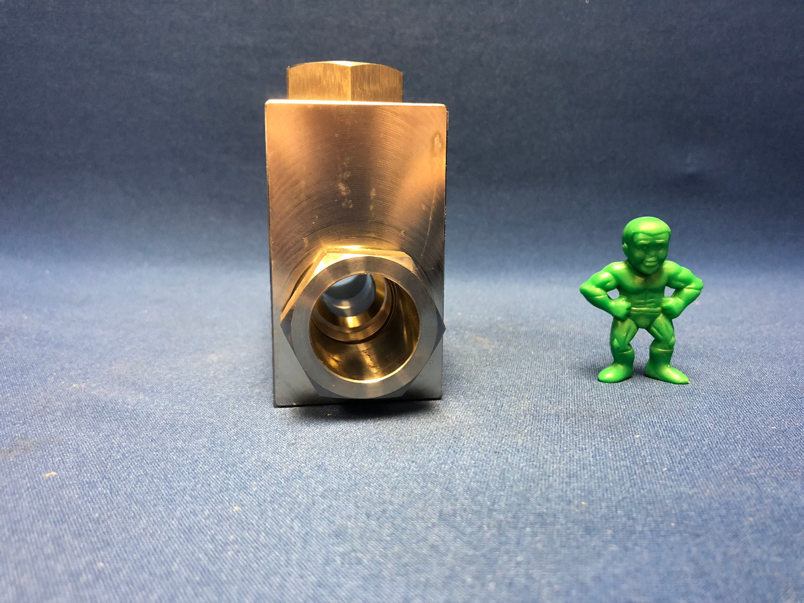 Swagelok T16MF20 IPT Series Tee 1 in Med. Pressure Coned & Threaded ...