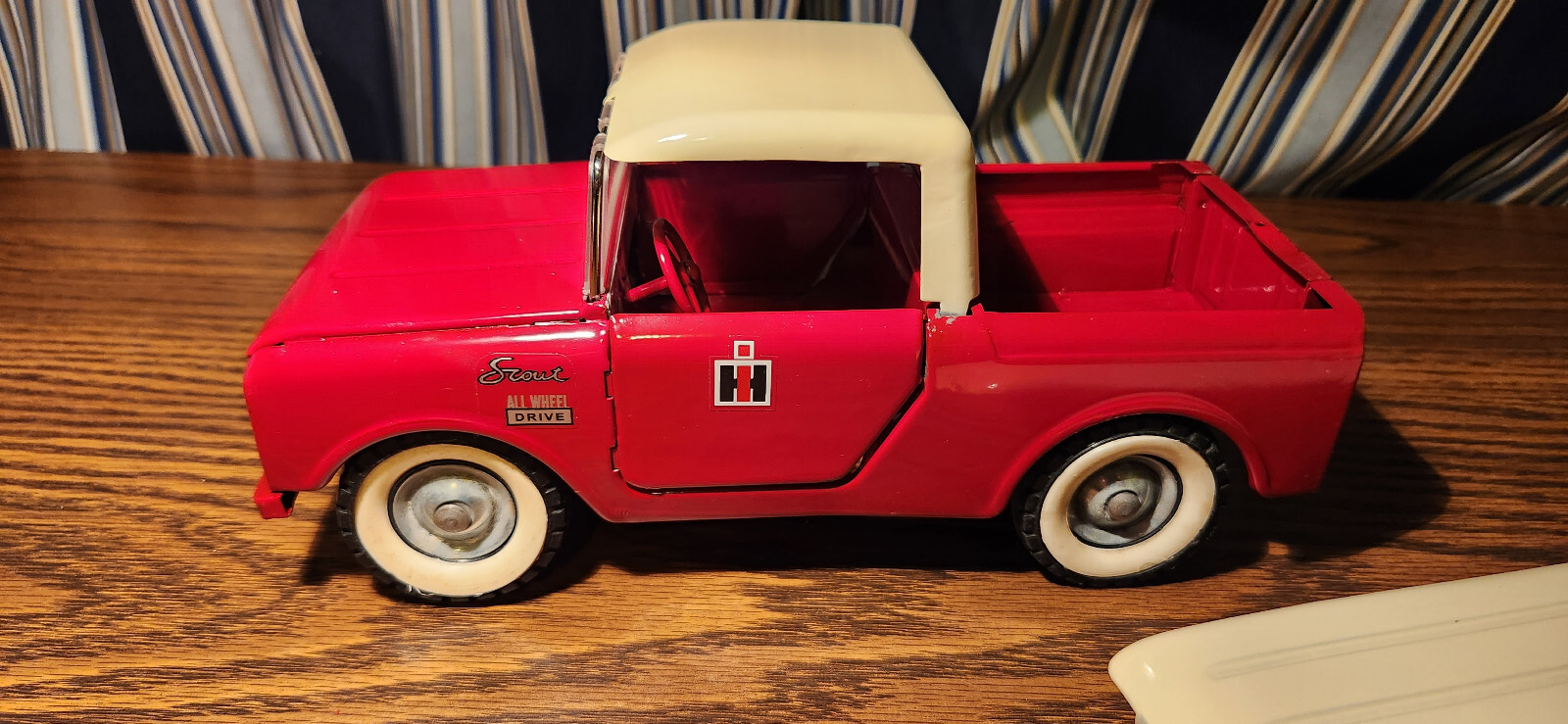 Tru Scale International Scout All Wheel Drive Truck with 2 Roof Red ...