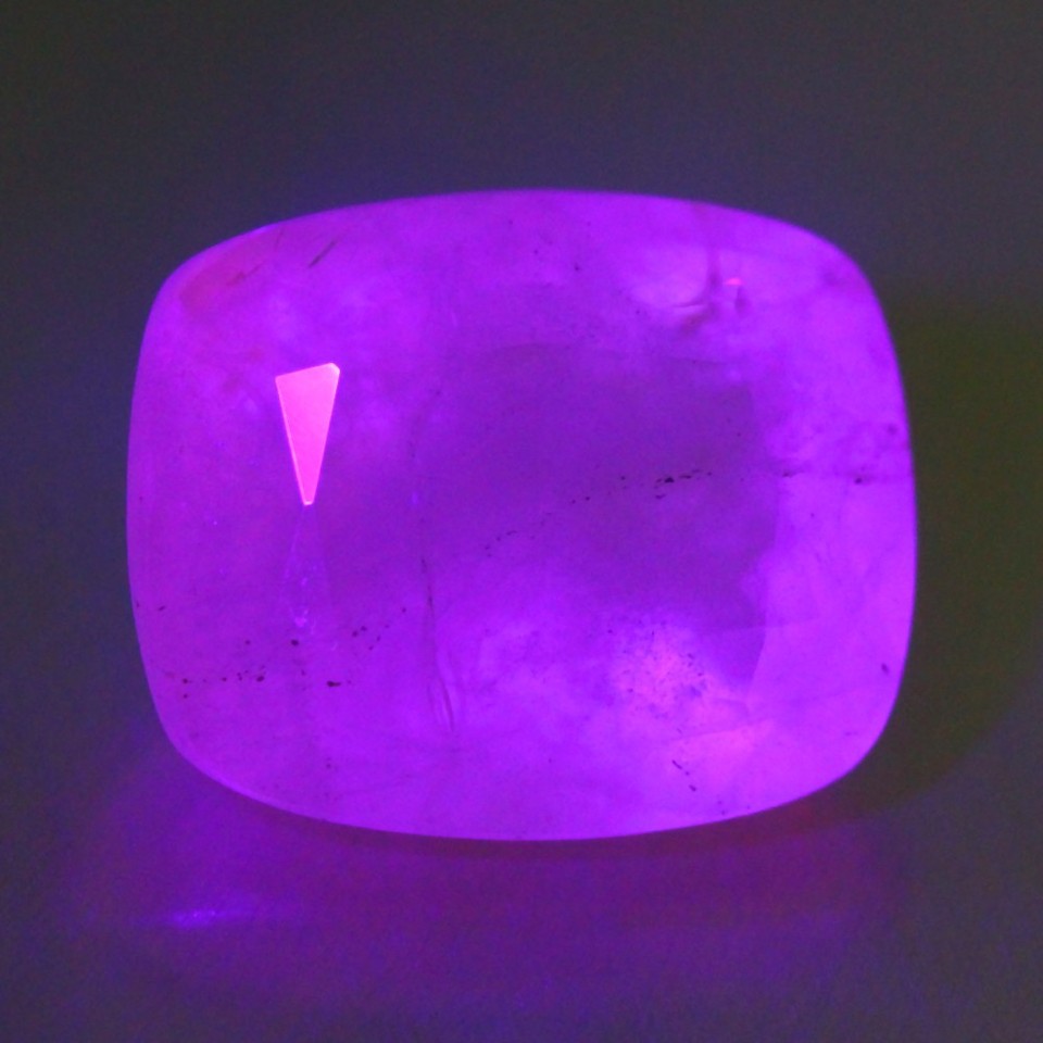 3.01 Cts_Antique Stone_100 % Natural Unheated Uv Color Change ...