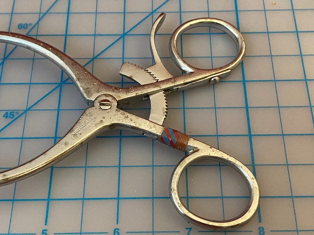 V. Mueller NL952 D'errico-adson Retractor Angular Shanks Mj4 for sale ...