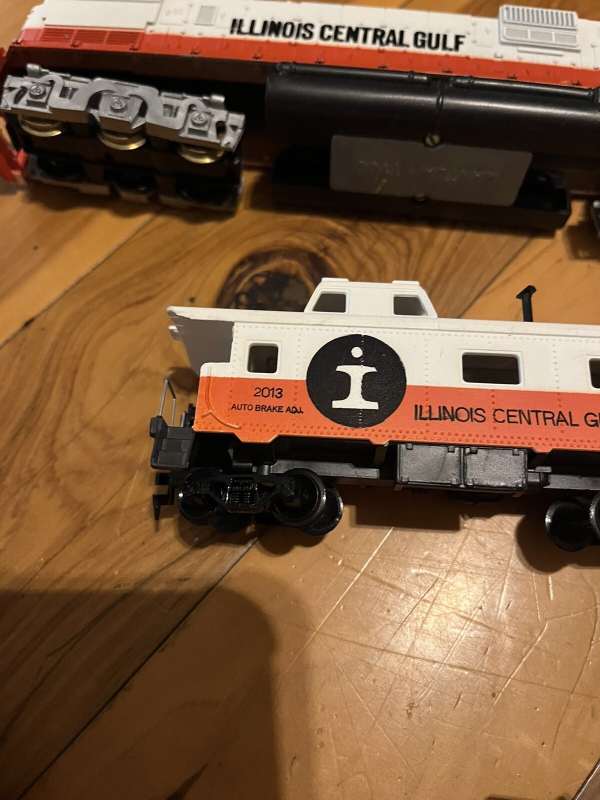 Vintage Tyco Electric Train Engines and Caboose ILCG, Chessie, Santa Fe ...