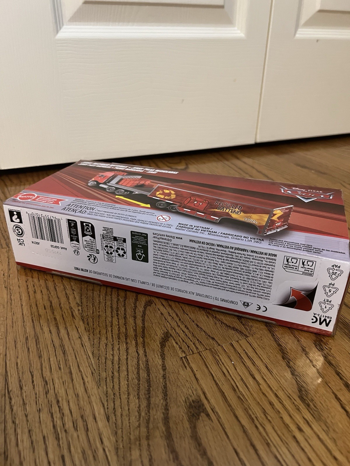 NEW Disney Pixar World of Cars Jerry Recycled Batteries Semi Truck New ...