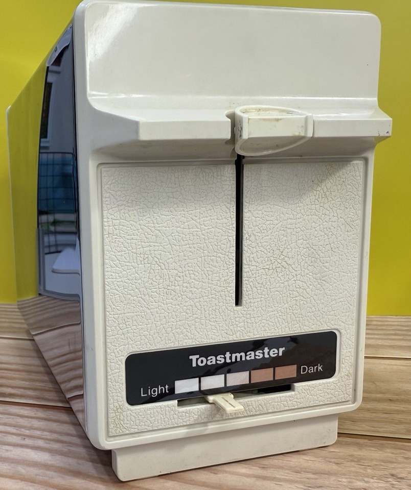 Vintage Toastmaster 2 Slice Chrome Toaster Model B701 Almond 1979 Made ...
