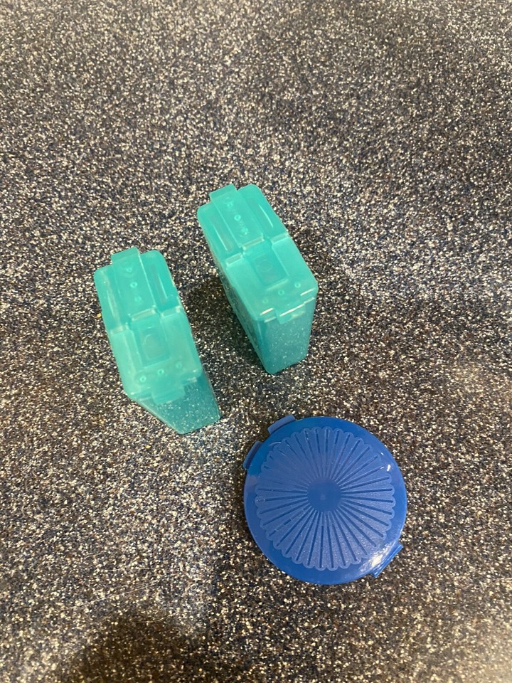 Vintage Rare TUPPERWARE Smidget, Salt & Pepper Shaker , Mini Pill Box ...