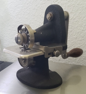 Tools, Scissors & Measures - Pinking Machine