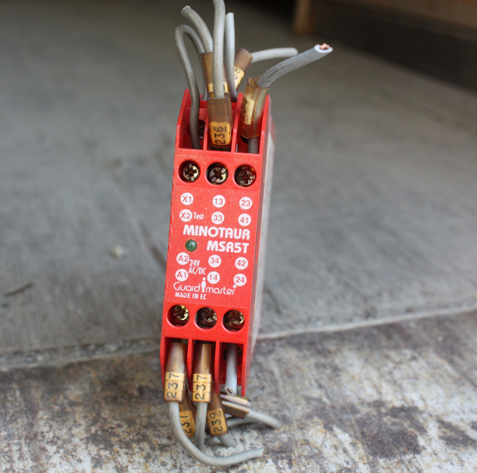 Allen Bradley Guard Master MINOTAUR 440R- B23020 MSR5T SAFETY RELAY | eBay