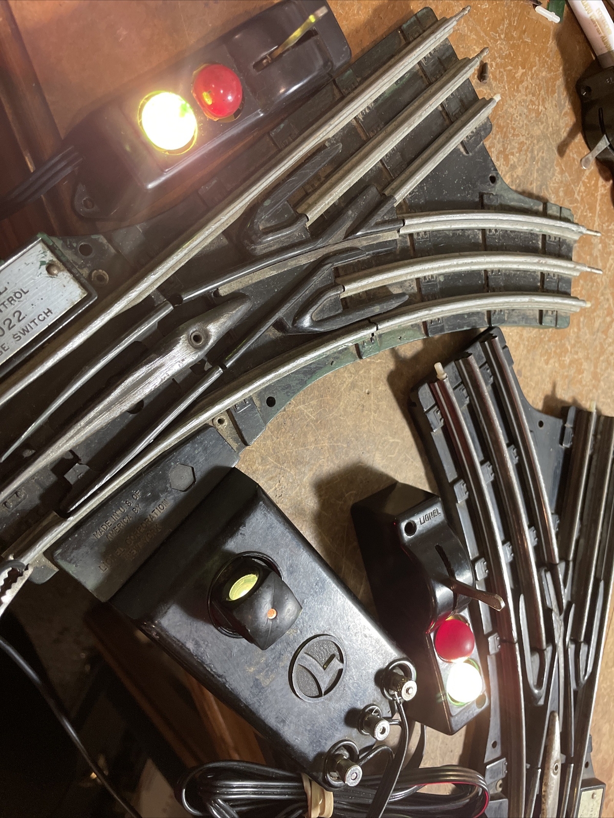 LIONEL 022 REMOTE CONTROL SWITCHES Right and left hand turnouts, nice ...