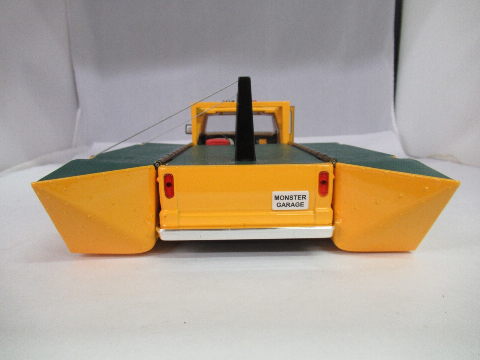 Funline Muscle Machines Die Cast School Bus/ Pontoon Boat, 646-P | eBay