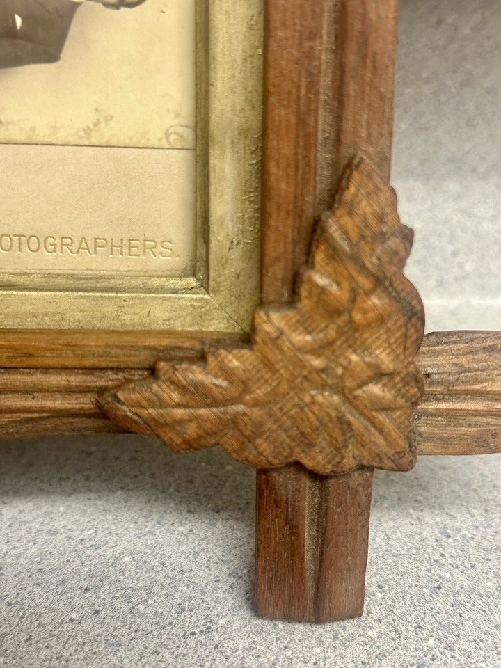 ANTIQUE OAK LEAF CARVED WOODEN ACORN FRAMES VICTORIAN FAMILY PICTURES ...