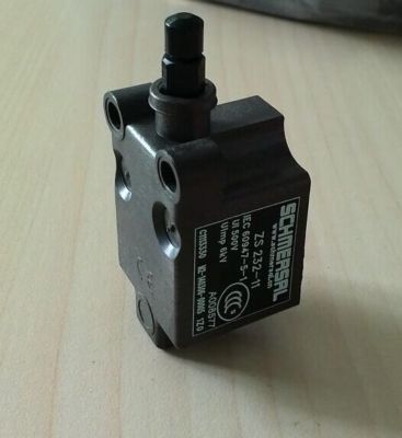New Schmersal ZS 232-11 ZS232-11 Travel switch micro switch free ...