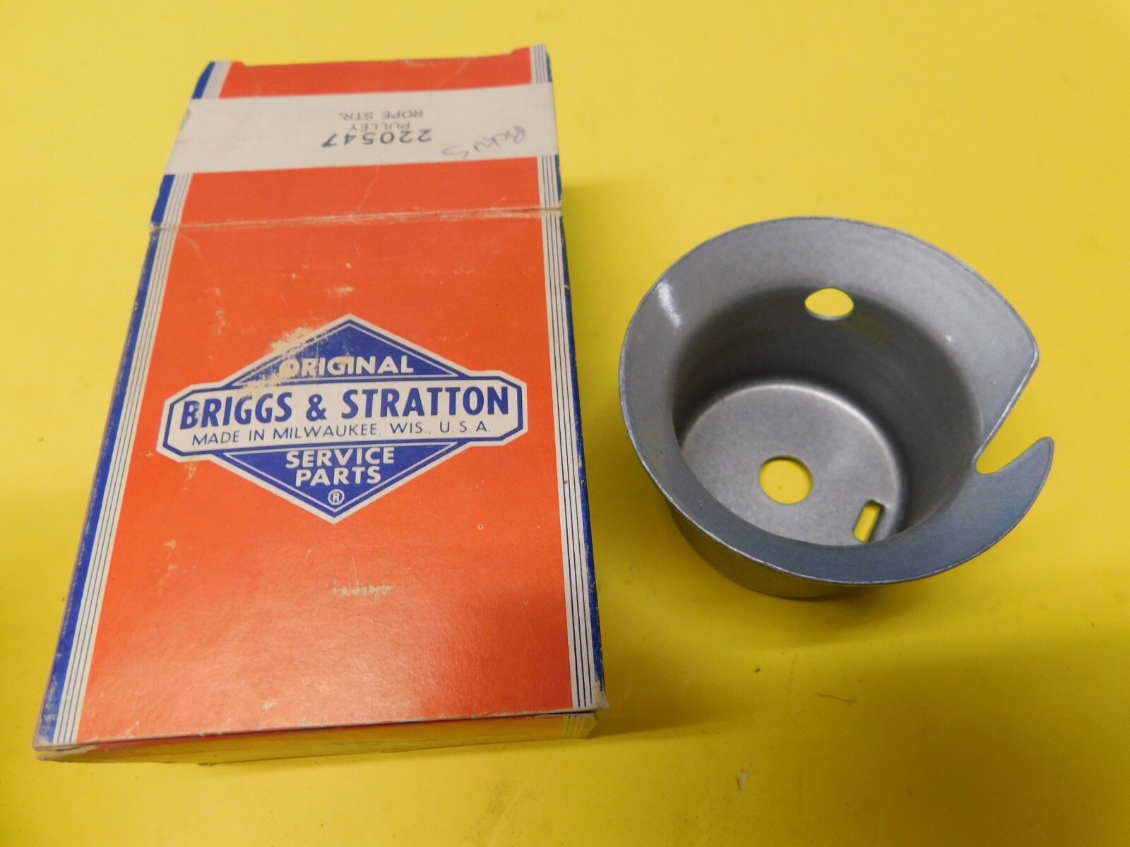 OEM BRIGGS & STRATTON ROPE STARTER PULLEY # 220547 ---- BAY 192 | eBay