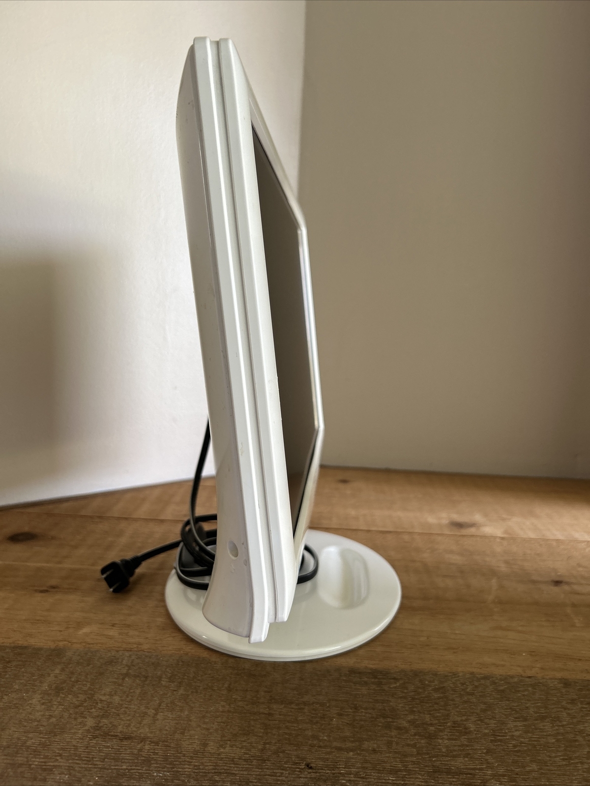 SHARP LC-19SK24U-W WHITE LCD /HDTV FLAT PANEL RETRO GAMING TV | eBay