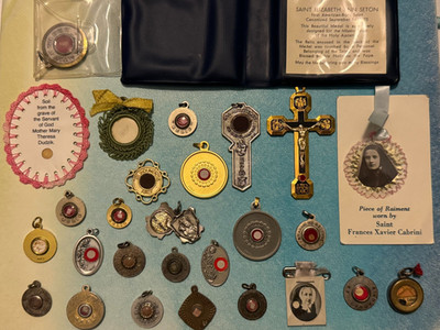 LOT OF 27 VINTAGE CATHOLIC 1st & 2nd CLASS RELIGIOUS RELICS FROM NUNS ...