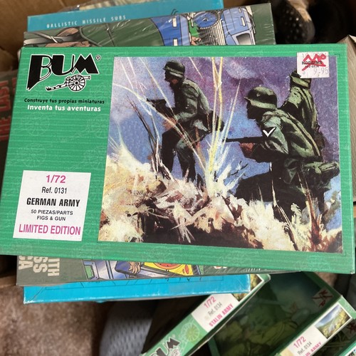 BUM Barcelona Universal GERMAN ARMY 0131 1:72 Scale Figure Model Kit ...