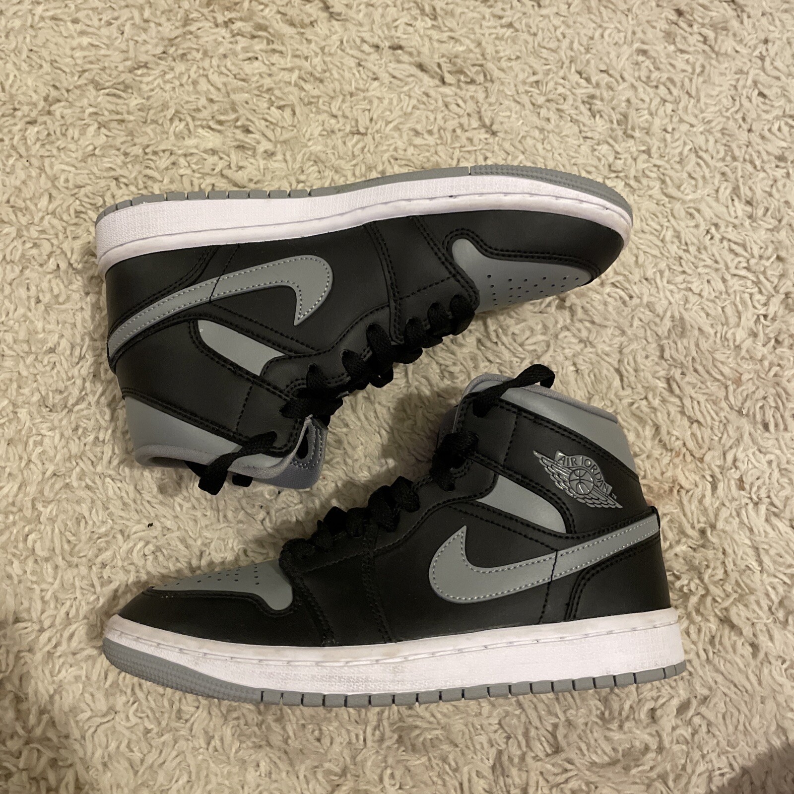Size 6 - Jordan 1 Mid Shadow 2022 - Gem