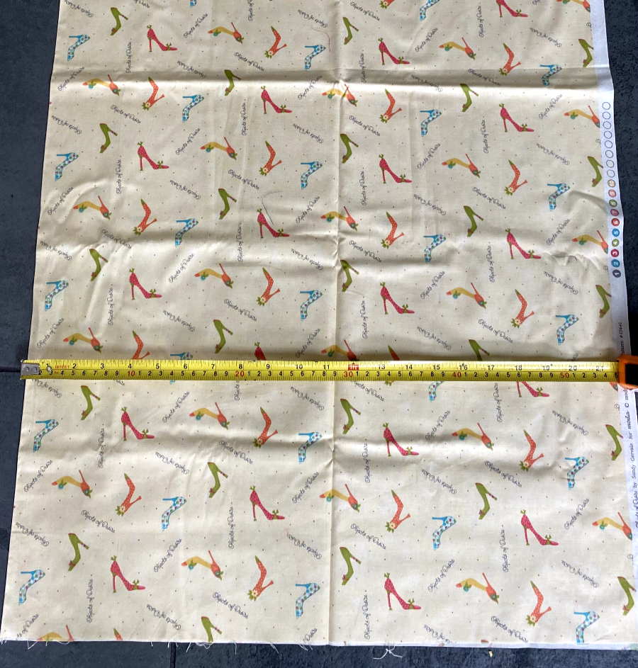 BEAUTIFUL VERY LARGE FABRIC REMNANT - 100% COTTON - 'OBJECTS OF DESIRE ...