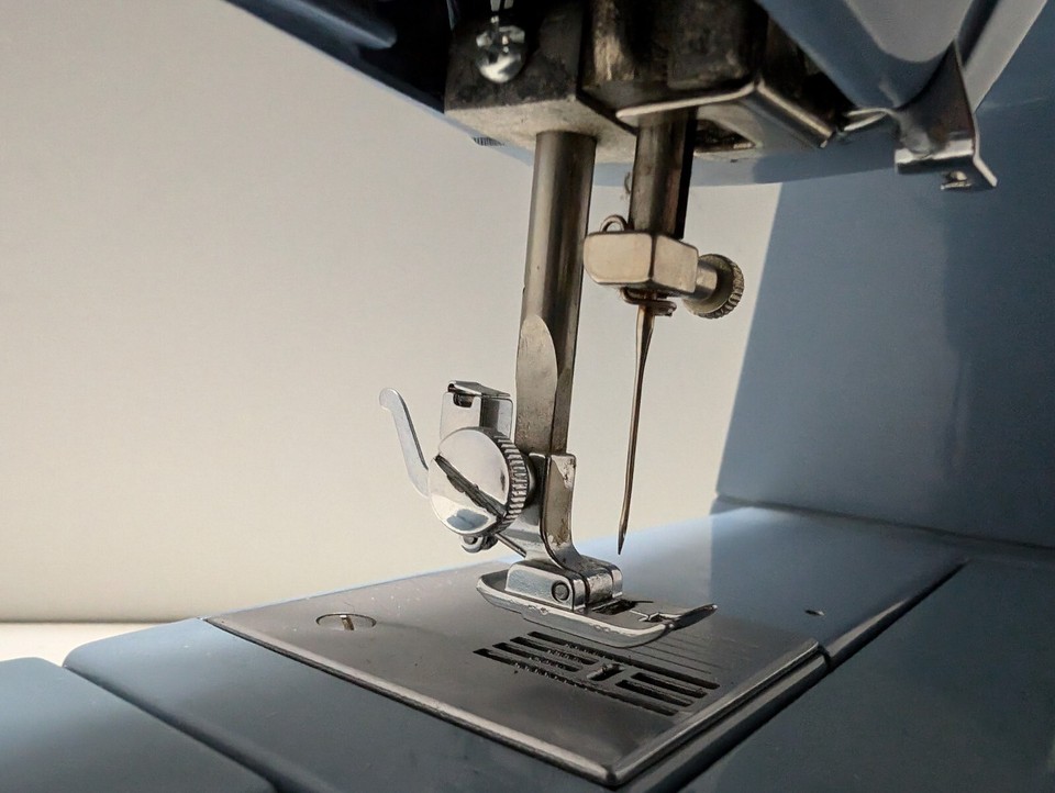 Vintage Riccar 3300 Sewing Machine w/ Bag | eBay