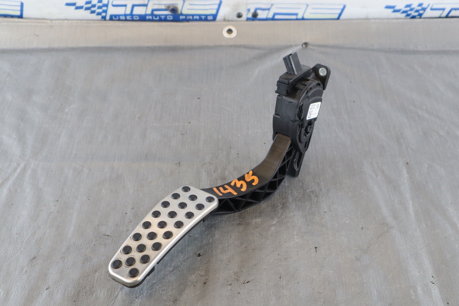 2016 DODGE CHALLENGER HELLCAT OEM 6SPD GAS ACCELERATOR PEDAL 04861714AF ...