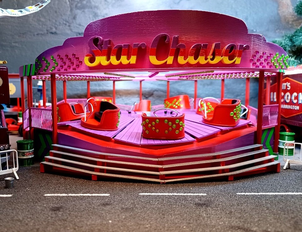 DAPR - 1:50 Scale Model Kit - Motorised Fairground Waltzer Ride (with ...