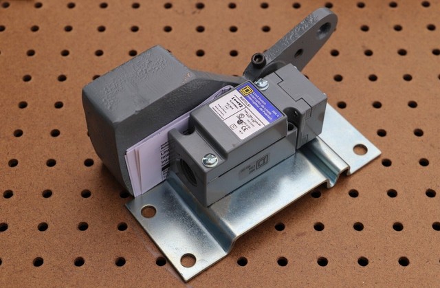 Square D 9007CLS1 Limit Switch C +Options 5A, 600VAC/250VDC for sale ...