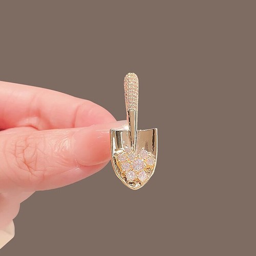 Simple Niche Women Brooch Sparkle Shovel Lapel Pins Enamel Pin Brooch ...