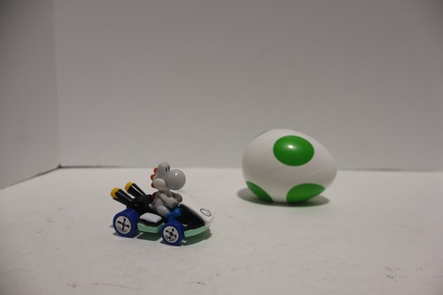 Hot Wheels Super Mario Kart Racing Yoshi White/ Grey Egg | eBay
