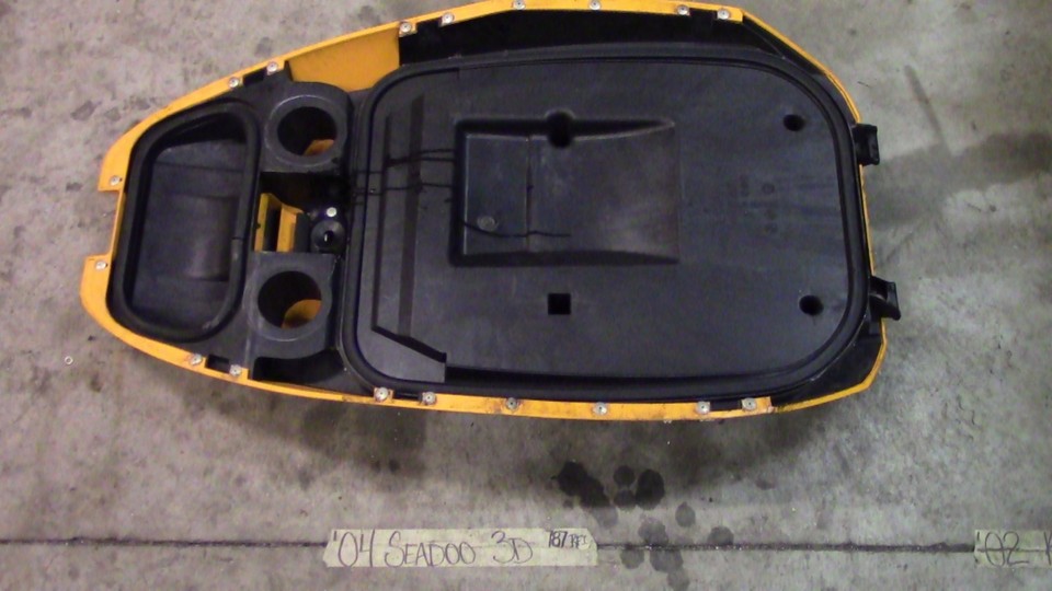 04 SEADOO 3D RFI 787 ENGINE HOOD COVER HATCH ASMB 269700083 269700084 ...