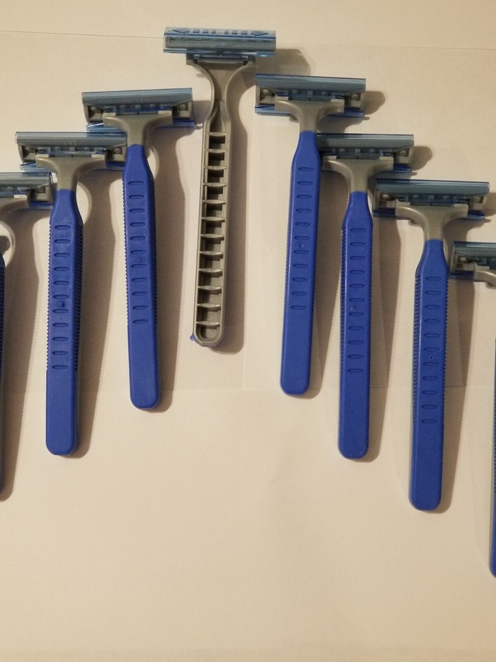 CVS Twin Blade Razors - Smooth Shave - Disposable - 30 Count - For Men ...