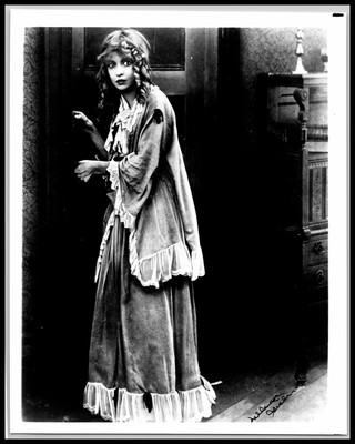 Lillian Gish - Silent Film Actress - 8x10 Photo - Signed | Autograph (n ...