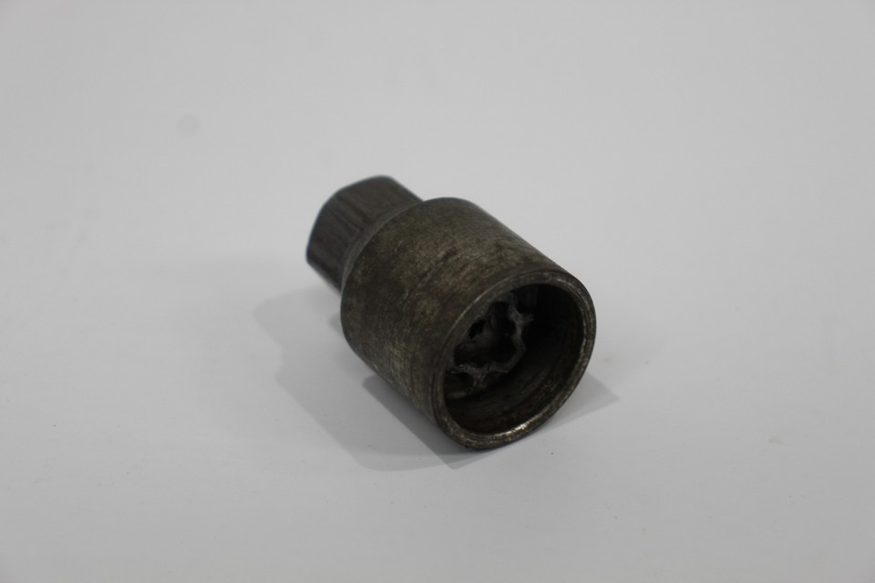 Audi TT 8J Mk2 Locking Wheel Bolt Key Code F 4F0698139C | eBay