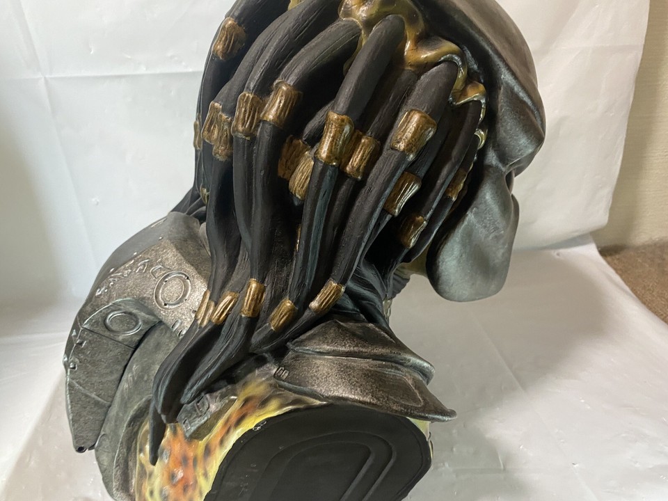 Predator Limited Predator Head Figure & Case Japan | eBay