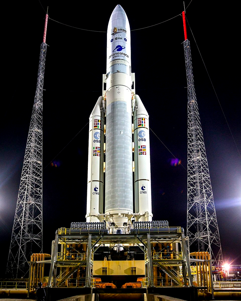 Ariane 5 Heavy Launch Vechicle: European Space Agency-Premium 1/125 ...
