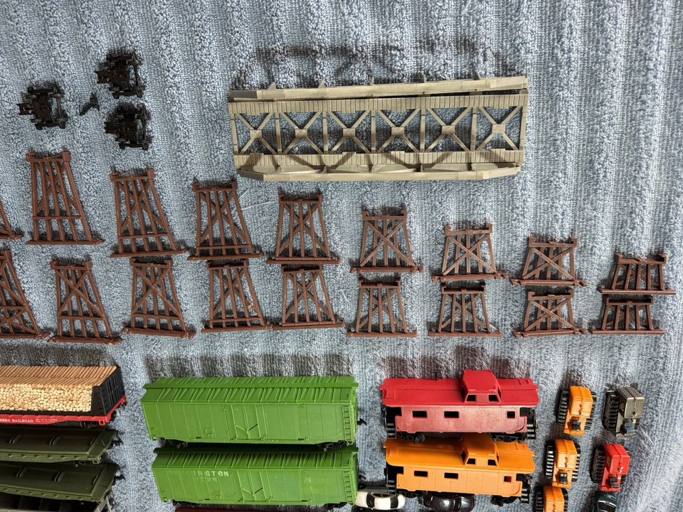 43 PC Lot of HO Scale 20 Bridge Trestles 6 Automobiles 5 Tractors & 8 ...