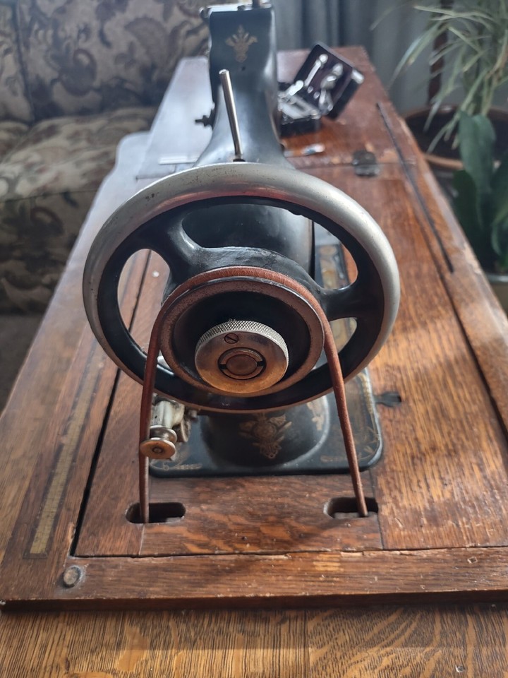 Victorian Antique Parlor Quarter Oak & Iron Franklin Sewing Machine ...