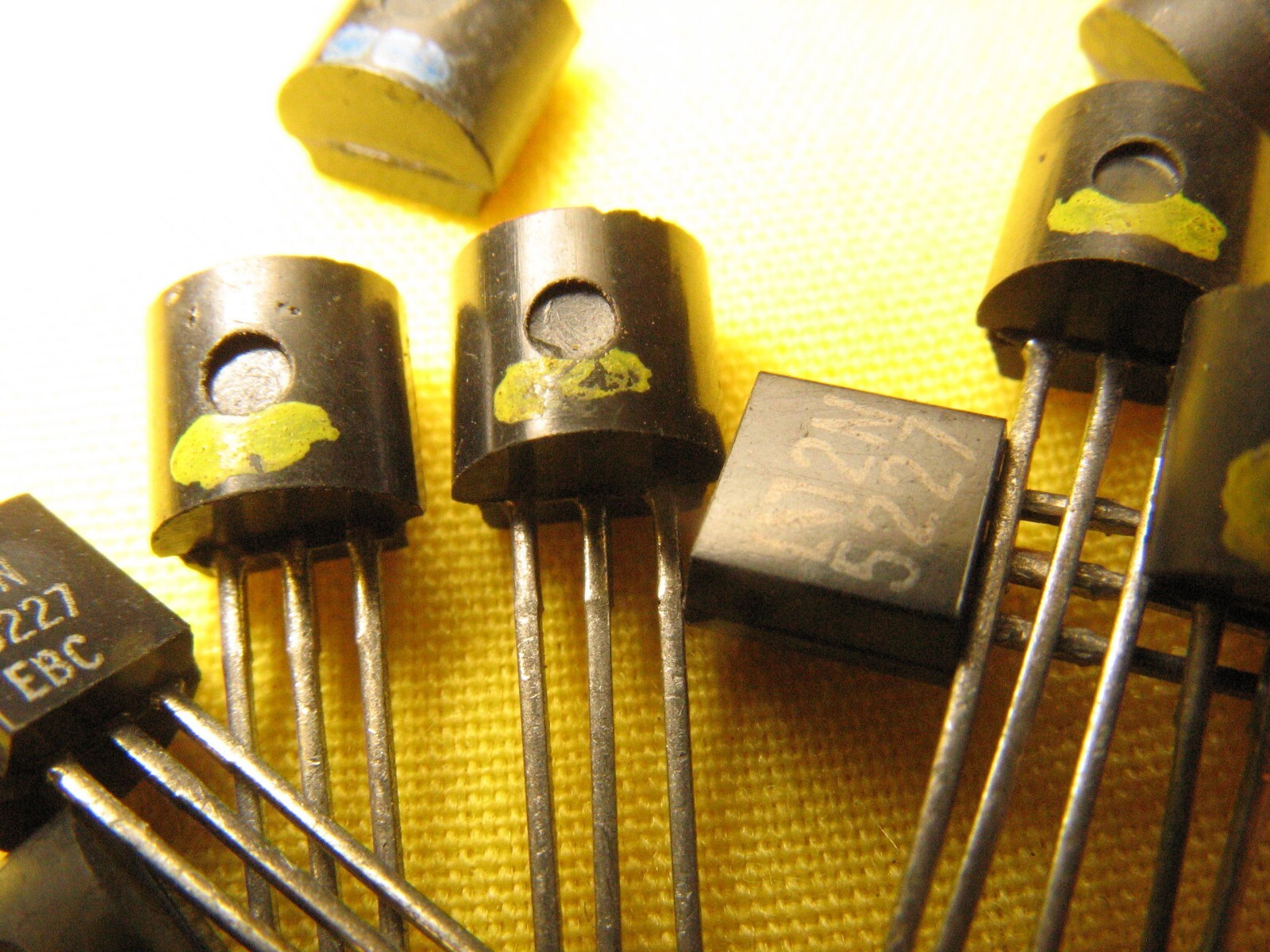 2N5227 Bipolar Junction Transistor Type TO-92 Small Signal Transistor ...